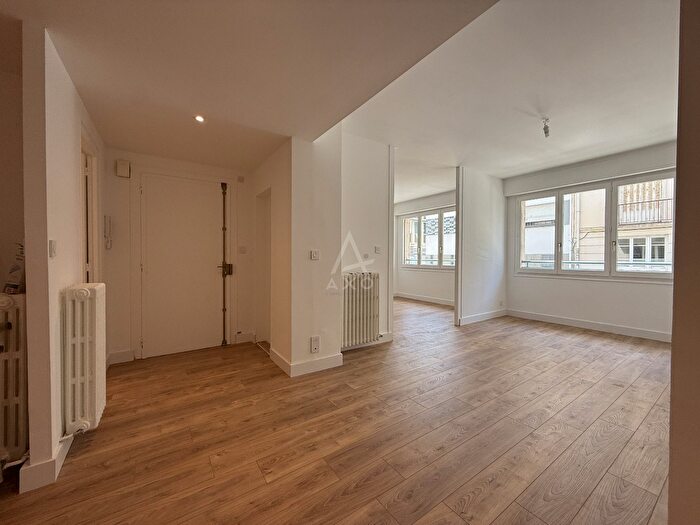 Appartement 3 pièces à vendre à Quartiers Centre, Saint-Hélier, Gare