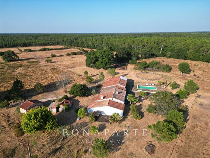 Gaillan-en-Médoc : Maison 10 pièces à vendre
