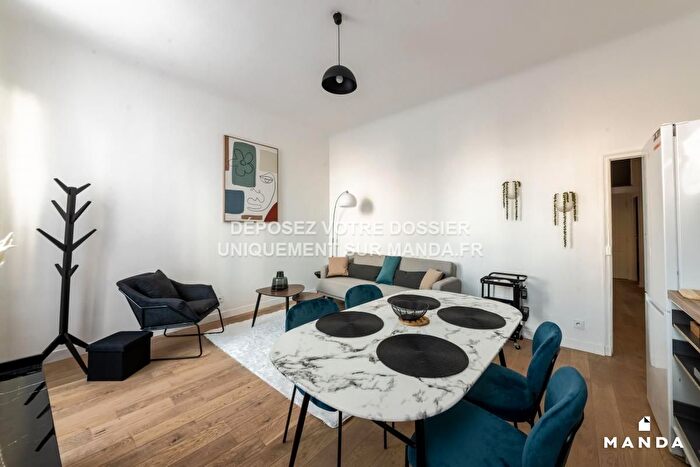 Marseille e, Palais de Justice : Appartement 4 pièces à louer