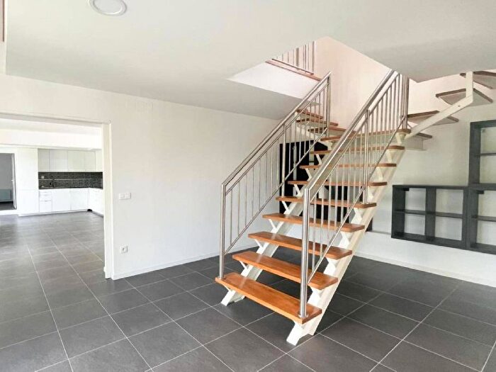 Maison à louer - Samois-sur-Seine - 7 pièces - 5 chambres