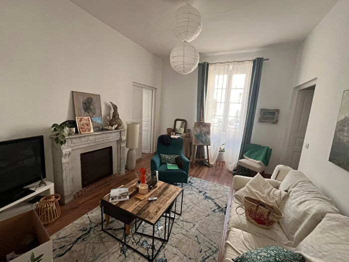 Appartement à louer - Bastia, Centre-ville, Cardo - 4 pièces - 3 chambres
