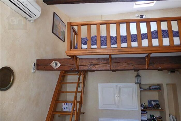 Appartement 1 pièce à louer - Nîmes, Ecusson, Arènes