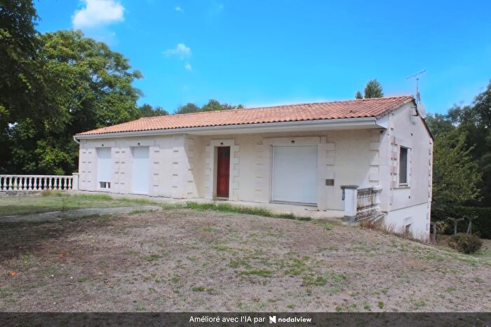 Maison 5 pièces à Saint-Germain-de-Lusignan, à vendre