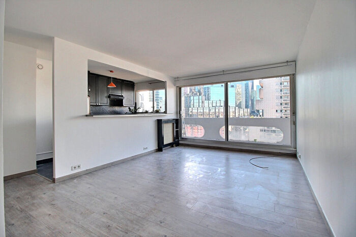 Appartement à louer - Courbevoie, Gambetta, La Défense - 4 pièces - 3 chambres