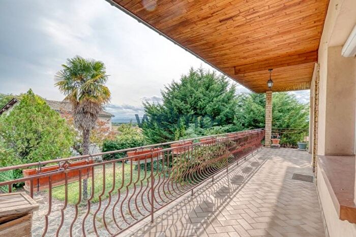 Maison à vendre - Ville-sous-Anjou - 6 pièces - 4 chambres