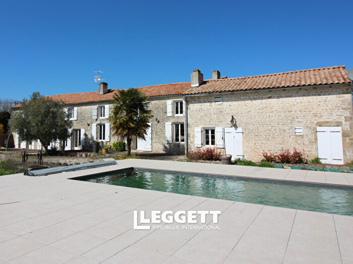 Maison à vendre - Villefagnan - 10 pièces - 6 chambres