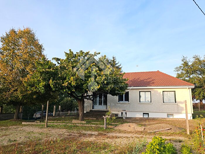 Maison à vendre - Saint-Léger-sur-Vouzance - 5 pièces - 3 chambres