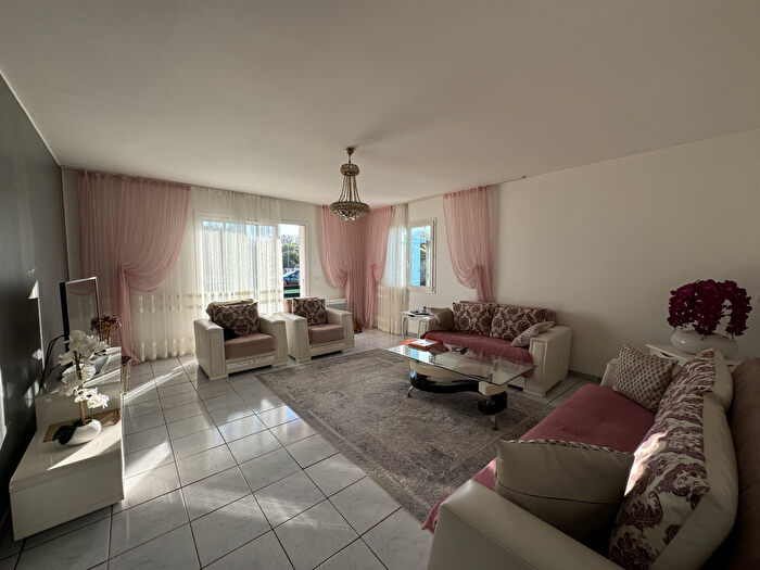 Maison à vendre - Coursan - 6 pièces - 4 chambres