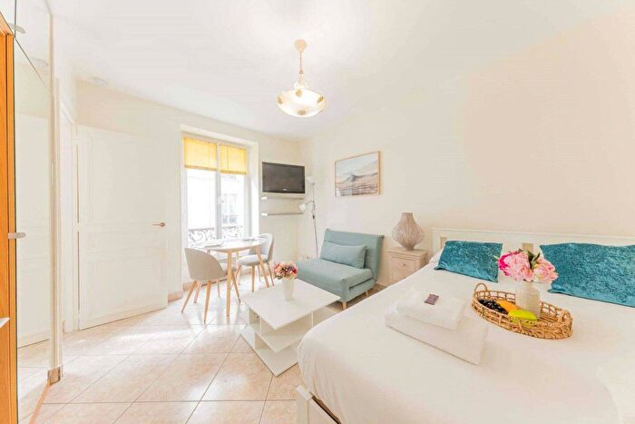 Appartement à louer - Gros Caillou, Paris ème arrondissement - 1 pièce