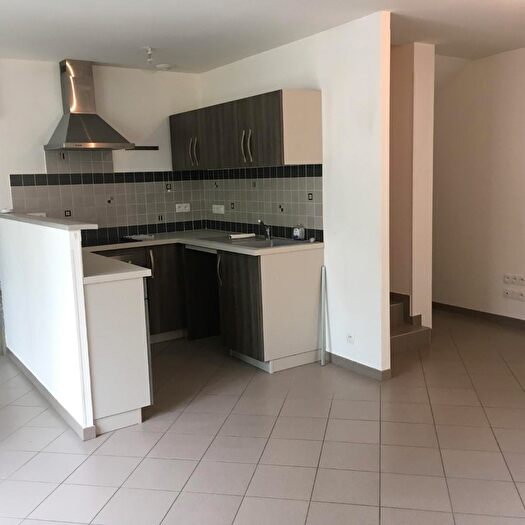 Maison 4 pièces à louer à Aurel