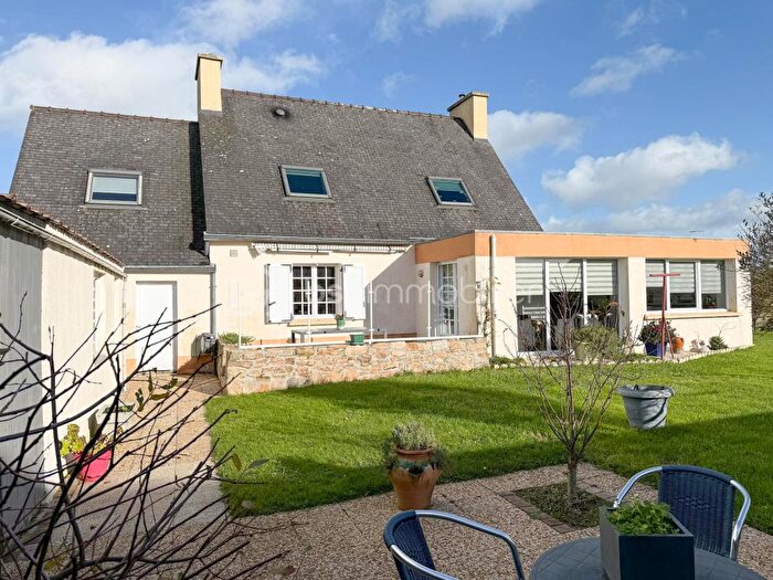 Maison à vendre - Ploudalmézeau - 6 pièces - 5 chambres