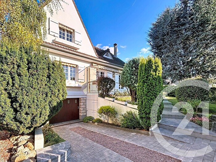 Maison à vendre - Villecresnes - 8 pièces - 5 chambres