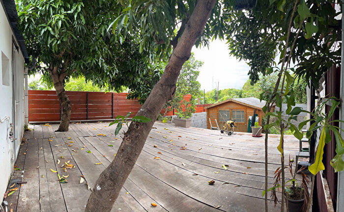 Maison à louer - Saint-Pierre, Bois dOlive - 3 pièces - 2 chambres