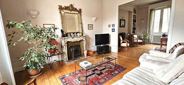 Maison à vendre - Vichy, Les Garets - 9 pièces - 6 chambres