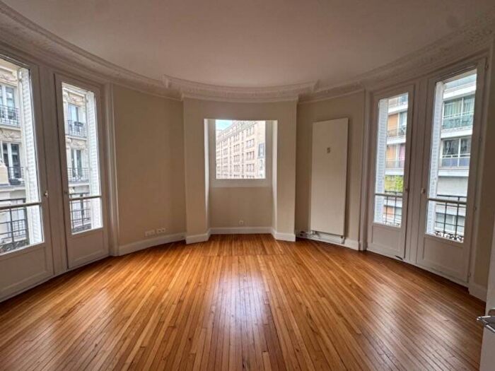 Appartement à louer - Auteuil Nord, Paris ème arrondissement - 4 pièces - 2 chambres