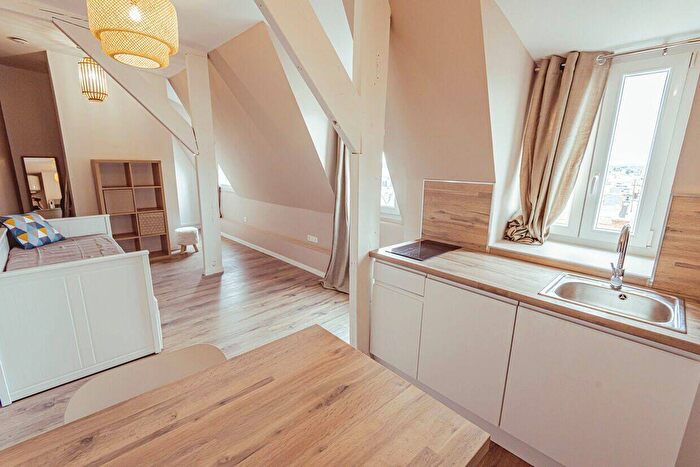 Appartement à louer - Centre Ville, Reims - 1 pièce