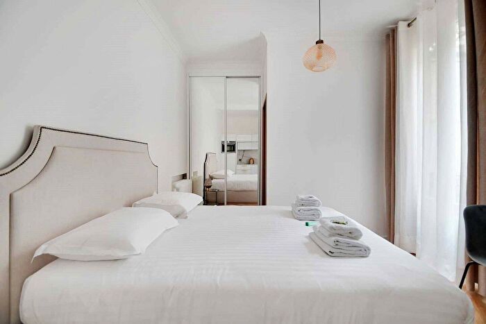 Appartement à louer - Porte Dauphine, Paris ème arrondissement - 1 pièce