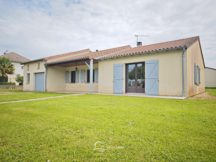 Maison à vendre - Lezay - 4 pièces - 3 chambres