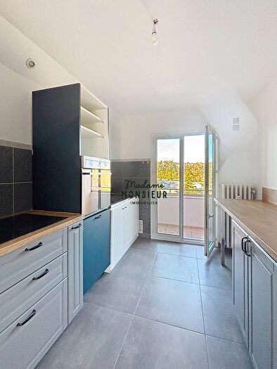Appartement à louer - Bourgoin-Jallieu - 3 pièces - 2 chambres