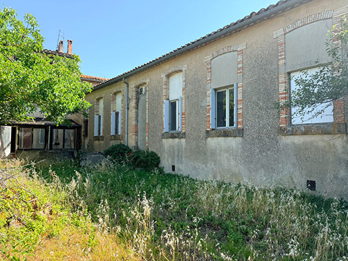 Maison 14 pièces à Villemoustaussou, à vendre