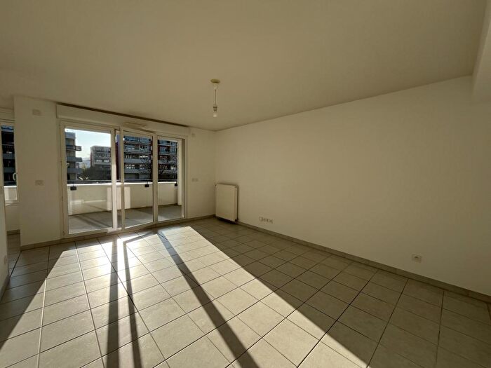 Appartement à louer - Bourgoin-Jallieu, Pré-Bénit, Quais - 3 pièces - 2 chambres