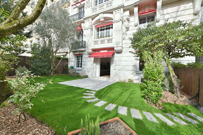 Appartement à louer - Muette Nord, Paris ème arrondissement - 4 pièces - 2 chambres