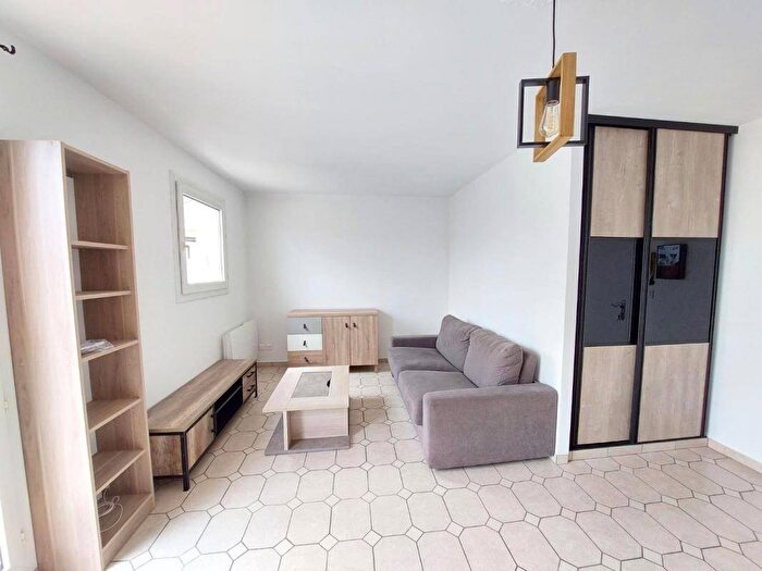 Appartement à louer - Clos de la Grande Salle, Fleury-les-Aubrais - 2 pièces - 1 chambre