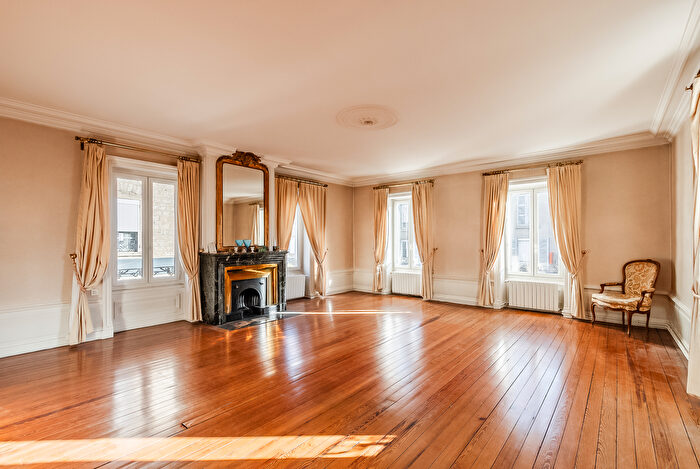 Appartement à vendre - Villefranche-sur-Saône, Centre-ville - 7 pièces - 5 chambres