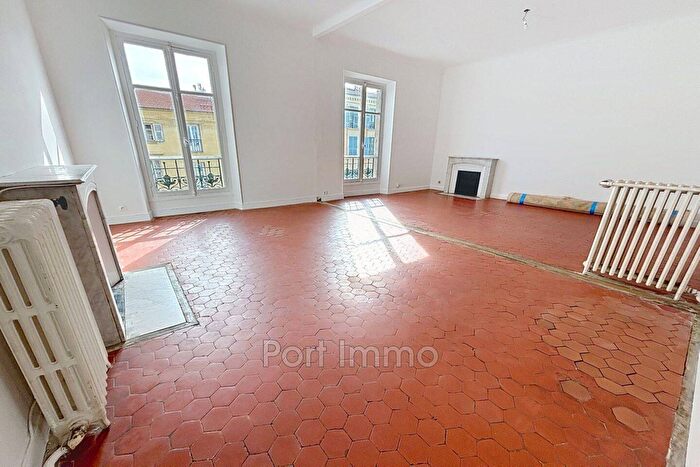 Appartement à louer - Notre Dame, Nice - 3 pièces - 2 chambres