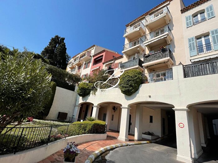 Appartement à louer - Vieux Cannet, Le Cannet - 2 pièces - 1 chambre