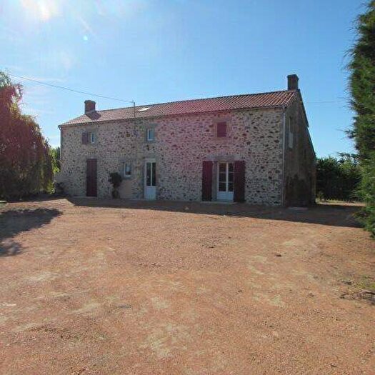Maison à louer - Argentonnay - 7 pièces - 6 chambres