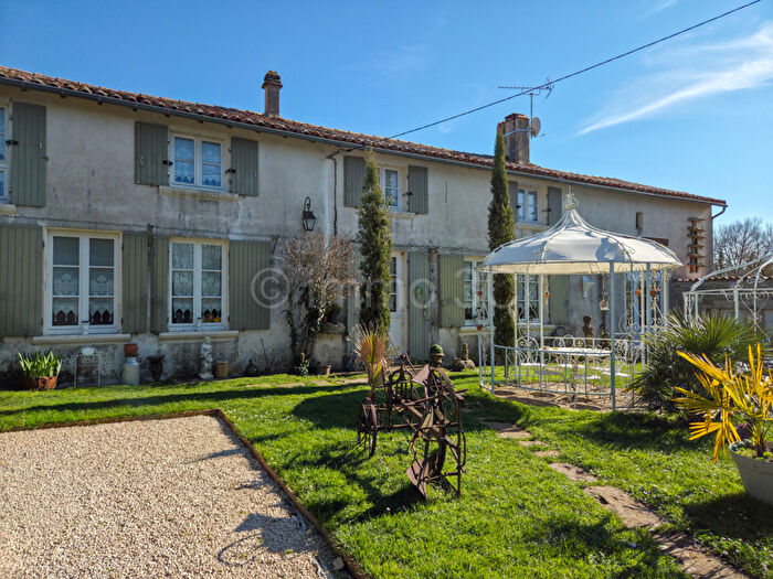 Maison à vendre - Chef-Boutonne - 6 pièces - 3 chambres