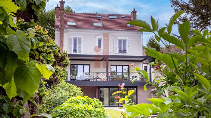 Maison à vendre - Fontainebleau, Pleus - 8 pièces - 5 chambres