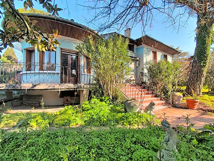 Maison à vendre - Sénas - 9 pièces - 5 chambres