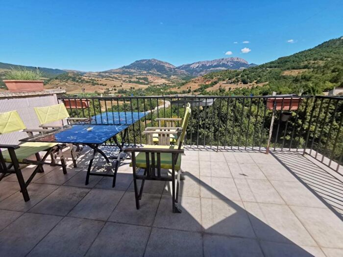 Maison à vendre - Thoard - 9 pièces - 5 chambres