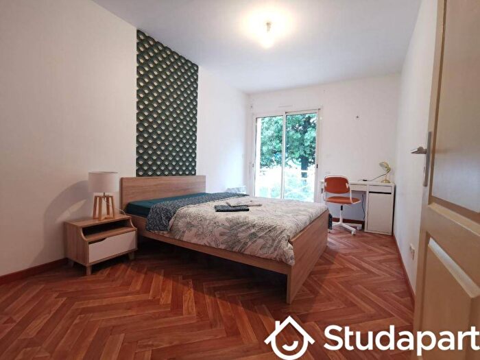 Appartement à louer - Le Bourg sous la Roche-Rivoli-Courtaisière, La Roche-sur-Yon - 1 pièce - 1 chambre