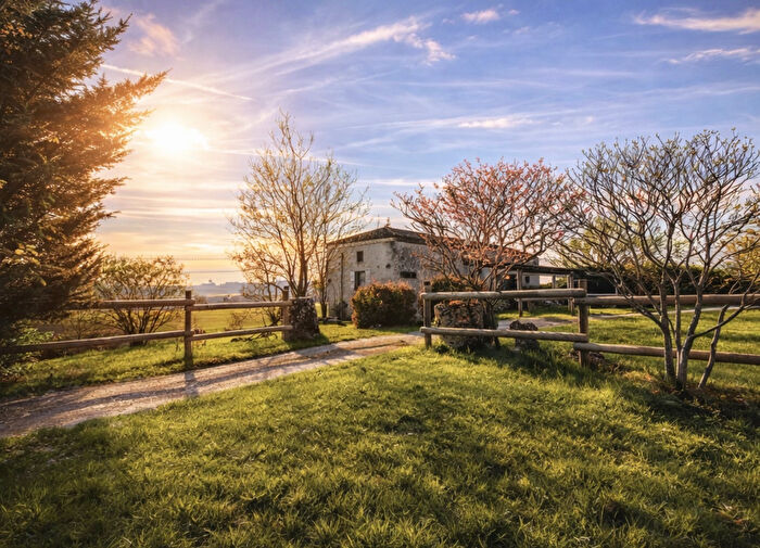 Maison à vendre - Puymirol - 7 pièces - 4 chambres