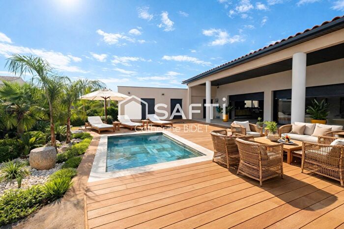 Maison à vendre - Aigues-Mortes - 8 pièces - 4 chambres