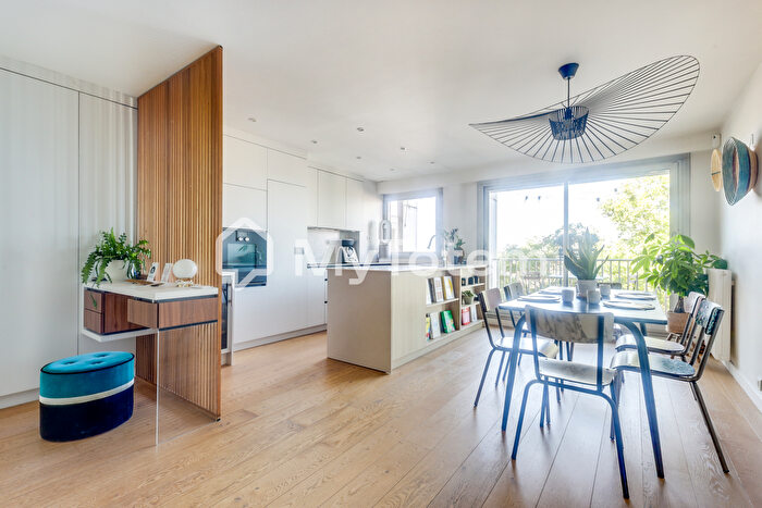 Appartement à vendre - Paris e , Montmartre, Sacré Coeur, Abbesses - 5 pièces - 3 chambres