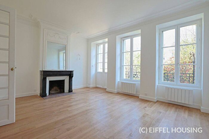 Appartement à louer - La Fourche-Guy Môquet, Paris ème arrondissement - 3 pièces - 2 chambres