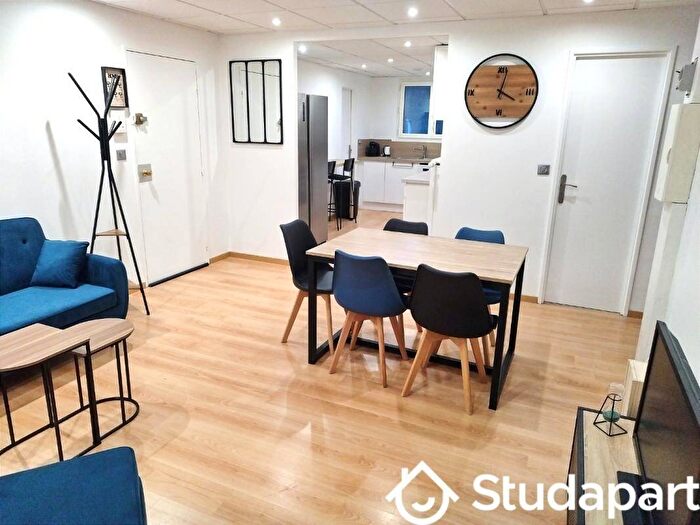 Appartement à louer - Maison Blanche-Wilson, Reims - 1 pièce - 5 chambres