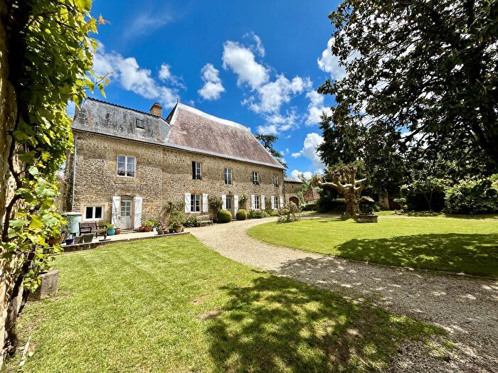 Maison à vendre - Pressac - 9 pièces - 5 chambres