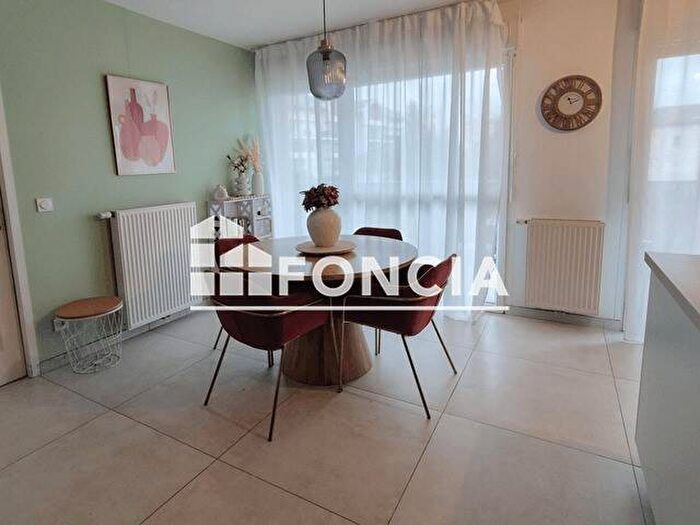 Appartement à louer - Sud, Vétraz-Monthoux - 3 pièces - 2 chambres