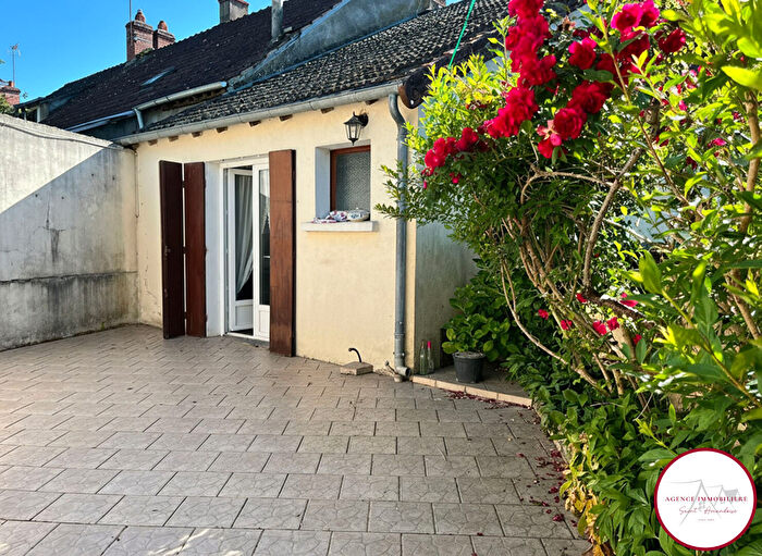 Maison à vendre - Sancoins - 4 pièces - 3 chambres