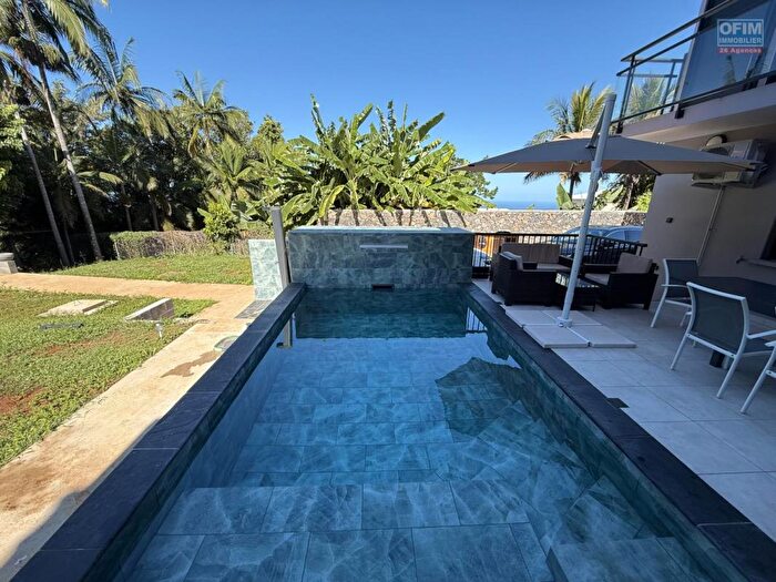 Saint-Pierre : Maison 5 pièces à vendre