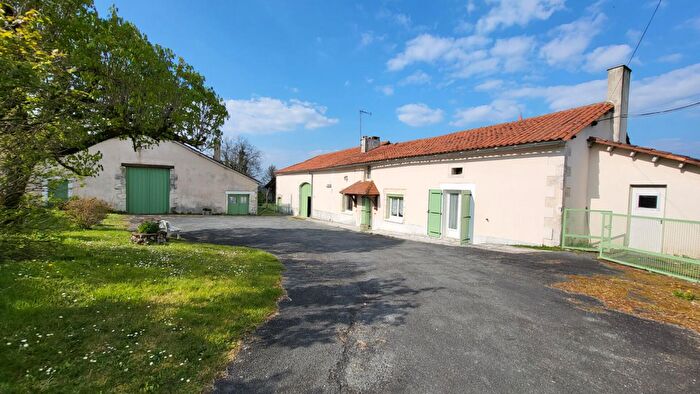 Tocane-Saint-Apre : Maison 5 pièces à vendre