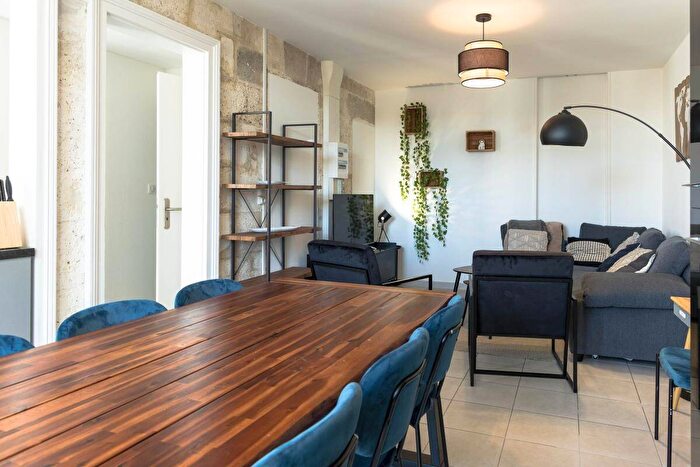 Appartement 1 pièce à Vieil Angoulême-Centre Ville, à louer