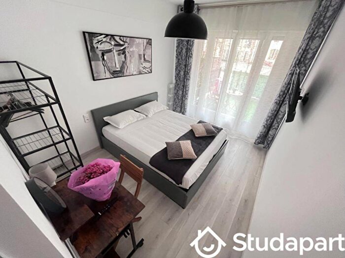 Appartement à louer - Vernier, Nice - 1 pièce - 4 chambres