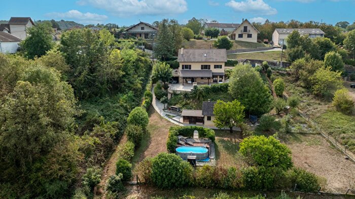 Maison à vendre - Bouvesse-Quirieu - 8 pièces - 6 chambres