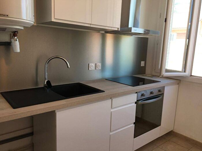 Appartement à louer - Aristide-Briand, Fontaine - 1 pièce